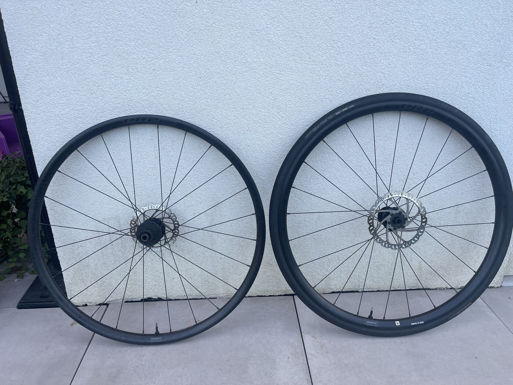 Výplety Giant P-R2 Disc wheelset, alloy bezdušové, včetně kotoučů 160/ ...