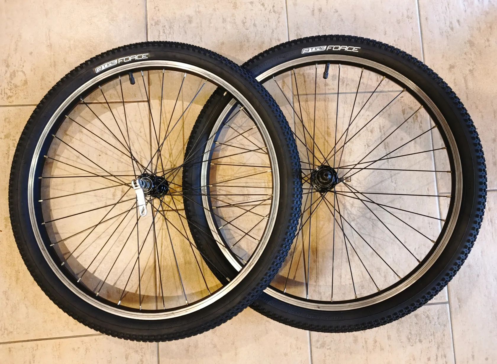 Pár kol 24 " s obutím za 800 Kč | Cyklobazar.cz