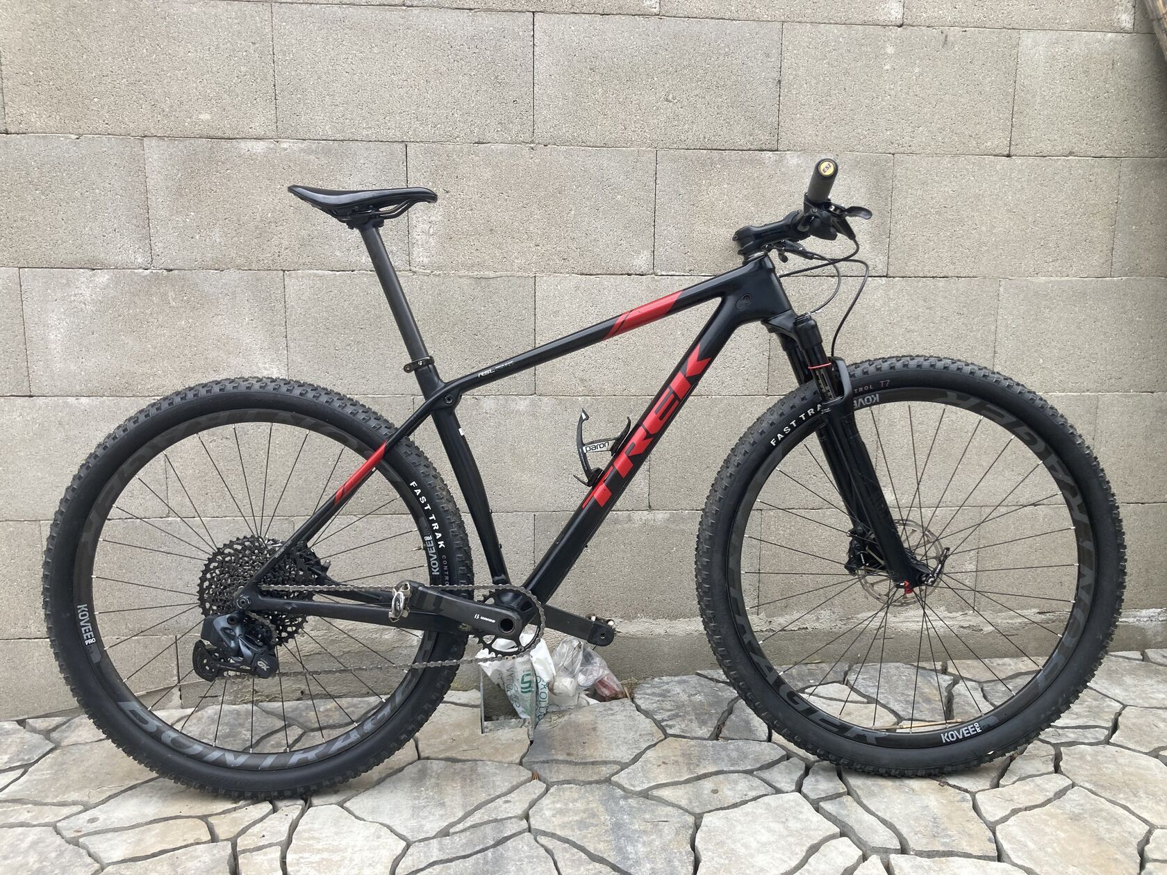 Trek Procaliber 9.9 RSL, Sram GX AXS, Bontrager Kovee Pro za 35 000 Kč ...