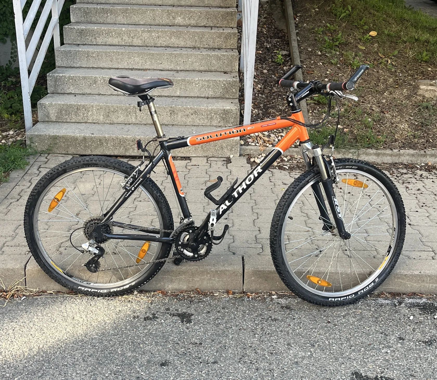 Author Solutions SX – horské kolo v dobrém stavu (Shimano Acera ...